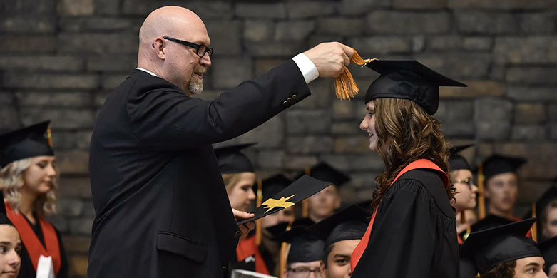 Diferença entre Patrono e Paraninfo - Tudo o que você precisa saber!